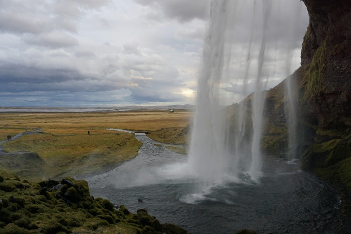 Hinter Dem Wasserfall Seljalandsfoss Auf Island Wall Mural