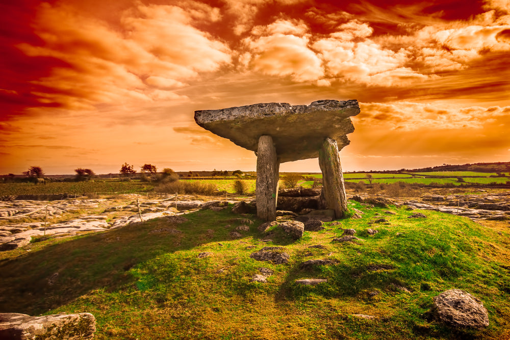 Ancient Poulnabrone Dolmen, The Burren, County Clare, Ireland Wall Mur